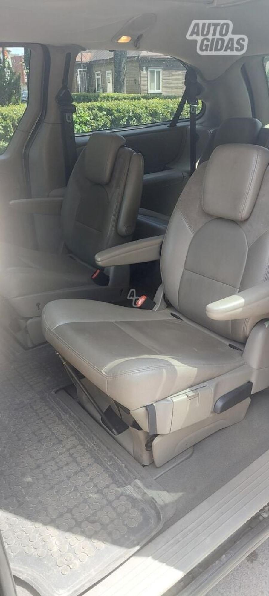 Pelēks Chrysler Grand Voyager 2006 Kauņa, ar dzinēja tilpumu 2.80 L un nobraukumu 306 tūkst. km par 1650 €, foto 8 vietnē AUTOMOTO.COM.LV