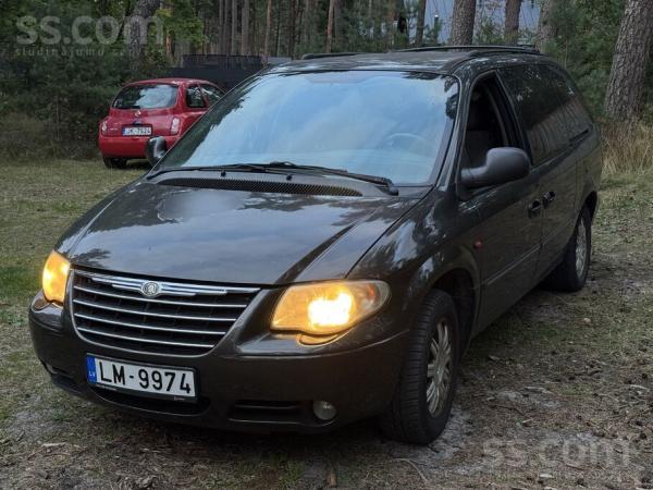 Grey Chrysler Grand Voyager 2006 in Riga, with an engine capacity of 2.50 L and mileage of 229 thousand km for 1700 €, photo 1 on AUTOMOTO.COM.LV