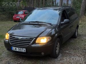 Pelēks Chrysler Grand Voyager 2006 Rīga, ar dzinēja tilpumu 2.50 L un nobraukumu 229 tūkst. km par 1700 €, foto  vietnē AUTOMOTO.COM.LV