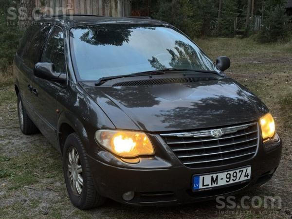 Grey Chrysler Grand Voyager 2006 in Riga, with an engine capacity of 2.50 L and mileage of 229 thousand km for 1700 €, photo 2 on AUTOMOTO.COM.LV