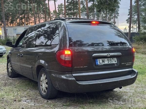 Grey Chrysler Grand Voyager 2006 in Riga, with an engine capacity of 2.50 L and mileage of 229 thousand km for 1700 €, photo 3 on AUTOMOTO.COM.LV