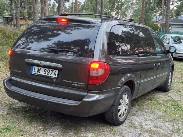 Grey Chrysler Grand Voyager 2006 in Riga, with an engine capacity of 2.50 L and mileage of 229 thousand km for 1700 €, photo 4 on AUTOMOTO.COM.LV