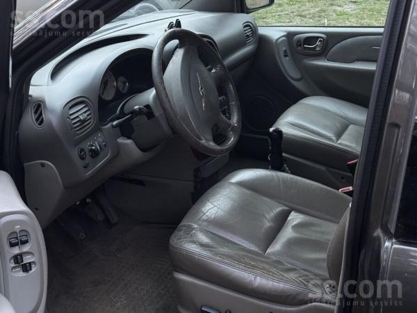 Grey Chrysler Grand Voyager 2006 in Riga, with an engine capacity of 2.50 L and mileage of 229 thousand km for 1700 €, photo 5 on AUTOMOTO.COM.LV