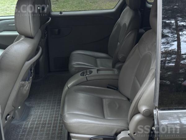 Grey Chrysler Grand Voyager 2006 in Riga, with an engine capacity of 2.50 L and mileage of 229 thousand km for 1700 €, photo 6 on AUTOMOTO.COM.LV