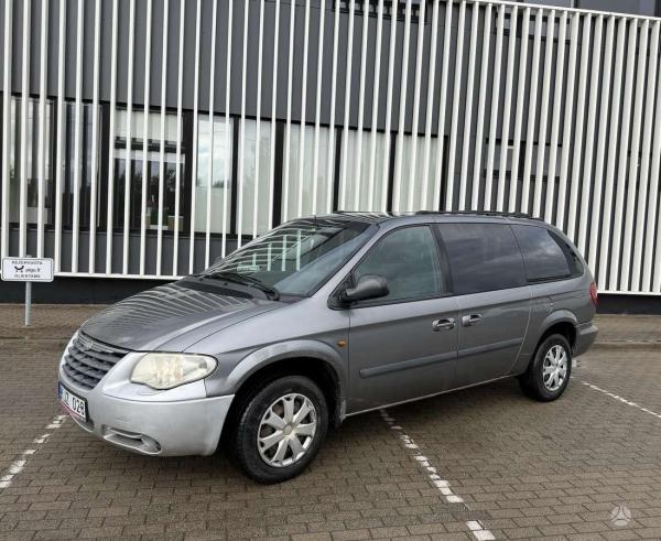 Pelēks Chrysler Grand Voyager 2006 Viļņa, ar dzinēja tilpumu 2.78 L un nobraukumu 350 tūkst. km par 900 €, foto 1 vietnē AUTOMOTO.COM.LV
