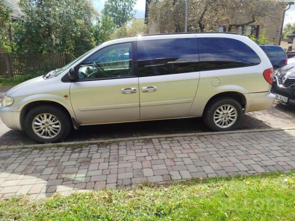 Grey Chrysler Grand Voyager 2006 in Riga, with an engine capacity of 2.80 L and mileage of 268 thousand km for 3250 €, photo 3 on AUTOMOTO.COM.LV