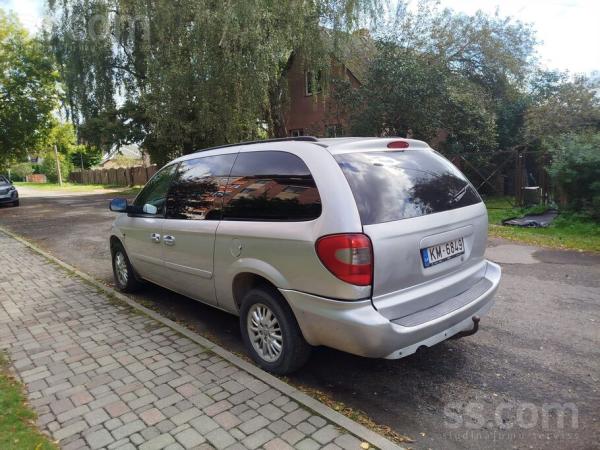 Grey Chrysler Grand Voyager 2006 in Riga, with an engine capacity of 2.80 L and mileage of 268 thousand km for 3250 €, photo 4 on AUTOMOTO.COM.LV