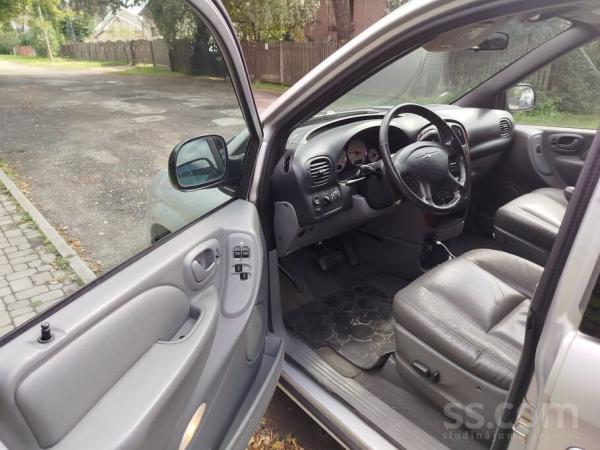 Grey Chrysler Grand Voyager 2006 in Riga, with an engine capacity of 2.80 L and mileage of 268 thousand km for 3250 €, photo 8 on AUTOMOTO.COM.LV
