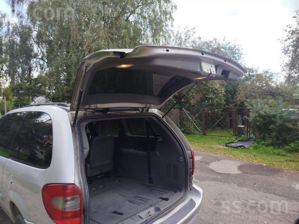 Grey Chrysler Grand Voyager 2006 in Riga, with an engine capacity of 2.80 L and mileage of 268 thousand km for 3250 €, photo 10 on AUTOMOTO.COM.LV
