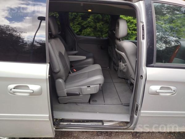Grey Chrysler Grand Voyager 2006 in Riga, with an engine capacity of 2.80 L and mileage of 268 thousand km for 3250 €, photo 11 on AUTOMOTO.COM.LV