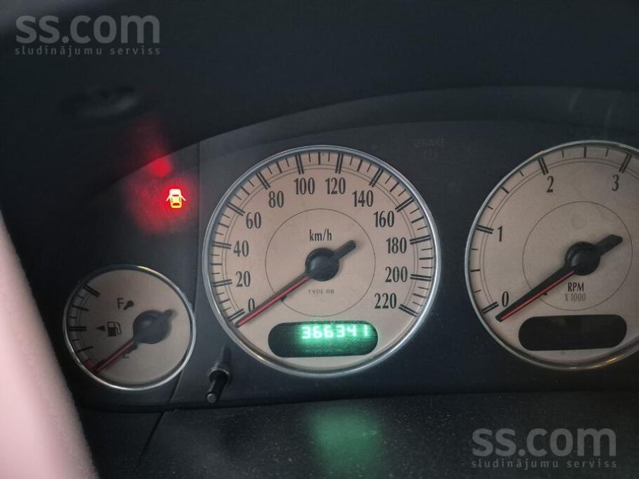 Grey Chrysler Grand Voyager 2006 in Valmiera, with an engine capacity of 2.80 L and mileage of 366 thousand km for 700 €, photo 3 on AUTOMOTO.COM.LV