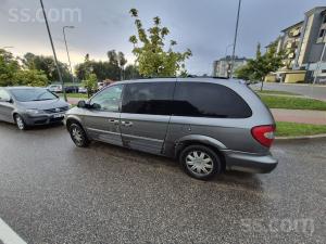 Grey Chrysler Grand Voyager 2006 in Valmiera, with an engine capacity of 2.80 L and mileage of 366 thousand km for 700 €, photo 5 on AUTOMOTO.COM.LV