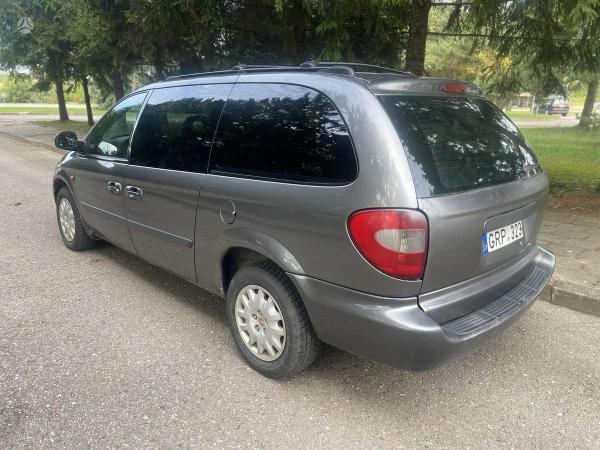 Grey Chrysler Grand Voyager 2006 in Siauliai, with an engine capacity of 2.50 L and mileage of 324 thousand km for 1100 €, photo 4 on AUTOMOTO.COM.LV