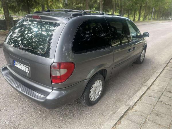 Grey Chrysler Grand Voyager 2006 in Siauliai, with an engine capacity of 2.50 L and mileage of 324 thousand km for 1100 €, photo 6 on AUTOMOTO.COM.LV