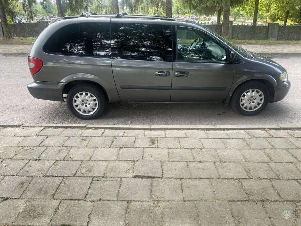 Grey Chrysler Grand Voyager 2006 in Siauliai, with an engine capacity of 2.50 L and mileage of 324 thousand km for 1100 €, photo 7 on AUTOMOTO.COM.LV