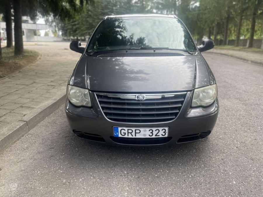 Pelēks Chrysler Grand Voyager 2006 Šauļi, ar dzinēja tilpumu 2.50 L un nobraukumu 324 tūkst. km par 1100 €, foto 9 vietnē AUTOMOTO.COM.LV