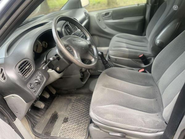 Grey Chrysler Grand Voyager 2006 in Siauliai, with an engine capacity of 2.50 L and mileage of 324 thousand km for 1100 €, photo 10 on AUTOMOTO.COM.LV