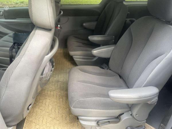 Grey Chrysler Grand Voyager 2006 in Siauliai, with an engine capacity of 2.50 L and mileage of 324 thousand km for 1100 €, photo 11 on AUTOMOTO.COM.LV