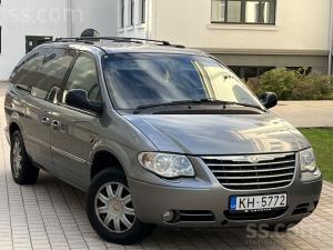 Pelēks Chrysler Grand Voyager 2006 Jelgava, ar dzinēja tilpumu 2.80 L un nobraukumu 355 tūkst. km par 1650 €, foto  vietnē AUTOMOTO.COM.LV