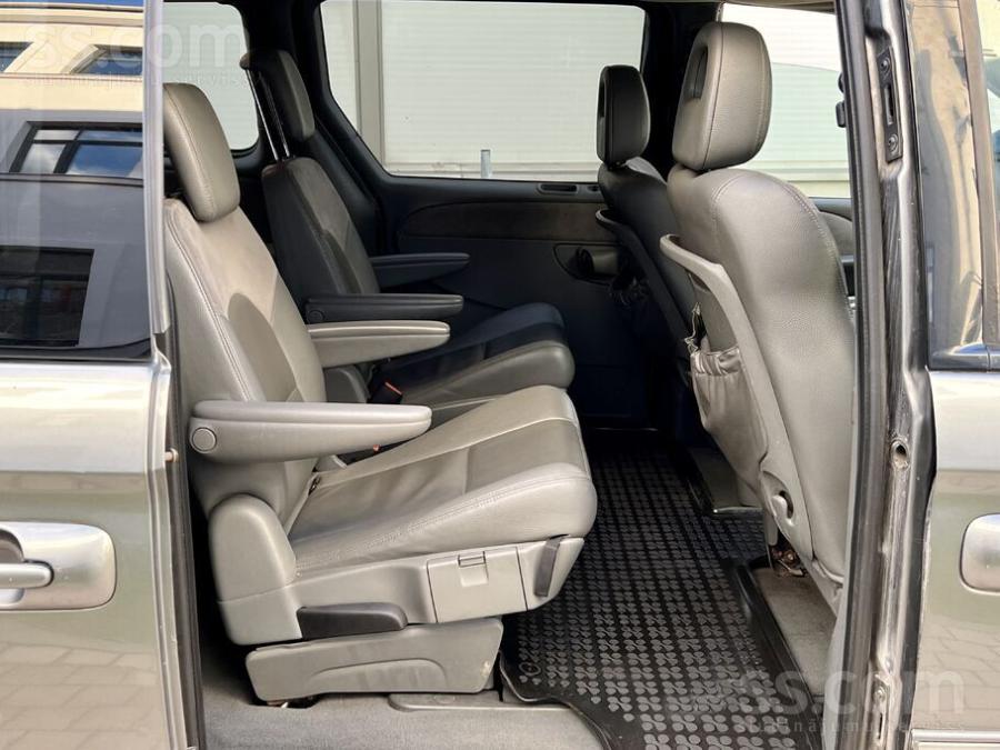 Pelēks Chrysler Grand Voyager 2006 Jelgava, ar dzinēja tilpumu 2.80 L un nobraukumu 355 tūkst. km par 1650 €, foto 14 vietnē AUTOMOTO.COM.LV