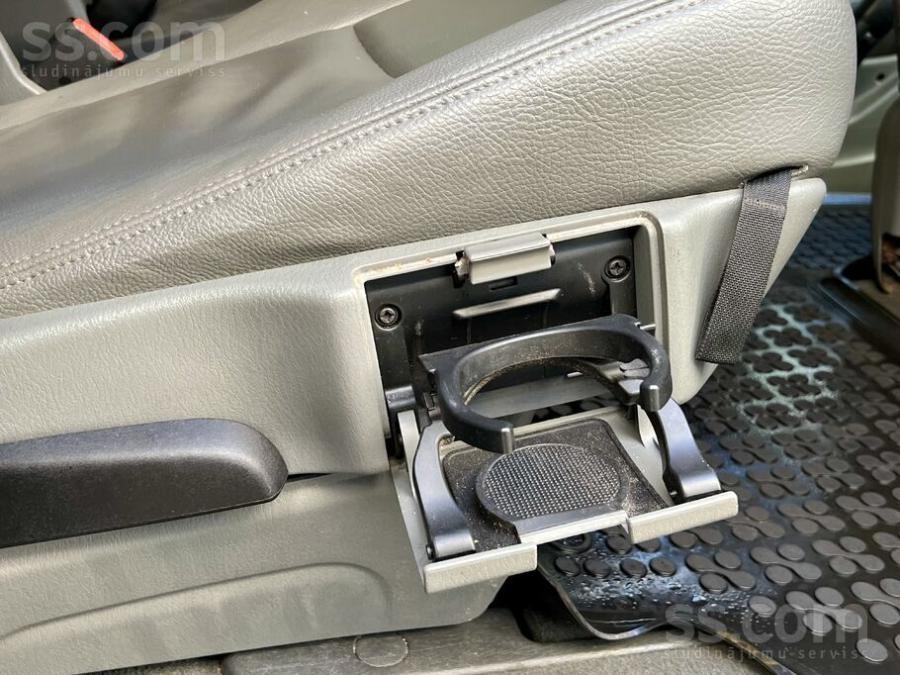 Pelēks Chrysler Grand Voyager 2006 Jelgava, ar dzinēja tilpumu 2.80 L un nobraukumu 355 tūkst. km par 1650 €, foto 16 vietnē AUTOMOTO.COM.LV