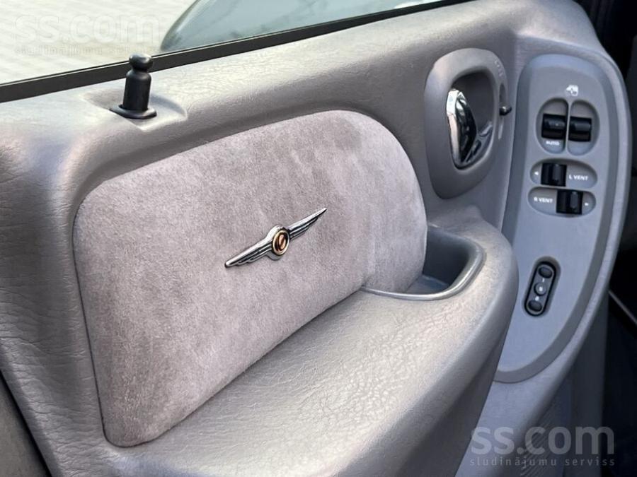 Pelēks Chrysler Grand Voyager 2006 Jelgava, ar dzinēja tilpumu 2.80 L un nobraukumu 355 tūkst. km par 1650 €, foto 20 vietnē AUTOMOTO.COM.LV