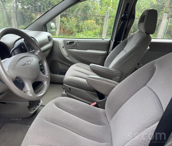 Pelēks Chrysler Grand Voyager 2006 Jelgava, ar dzinēja tilpumu 2.80 L un nobraukumu 244 tūkst. km par 1380 €, foto 9 vietnē AUTOMOTO.COM.LV