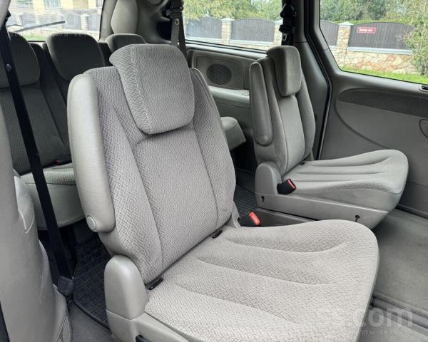 Pelēks Chrysler Grand Voyager 2006 Jelgava, ar dzinēja tilpumu 2.80 L un nobraukumu 244 tūkst. km par 1380 €, foto 10 vietnē AUTOMOTO.COM.LV