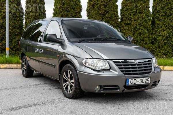 Grey Chrysler Grand Voyager 2007 in Jelgava, with an engine capacity of 2.80 L and mileage of 390 thousand km for 2600 €, photo 1 on AUTOMOTO.COM.LV