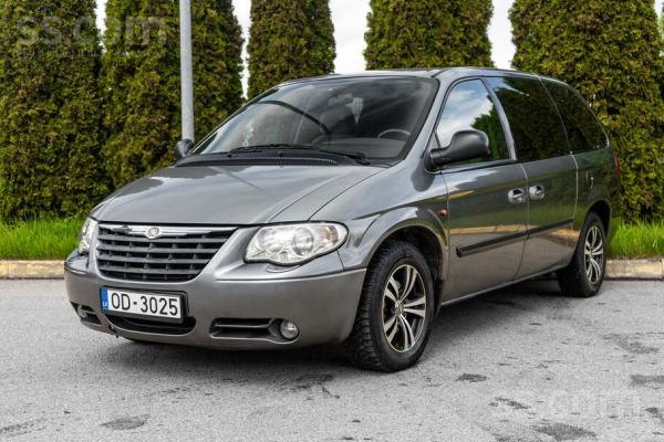 Grey Chrysler Grand Voyager 2007 in Jelgava, with an engine capacity of 2.80 L and mileage of 390 thousand km for 2600 €, photo 3 on AUTOMOTO.COM.LV