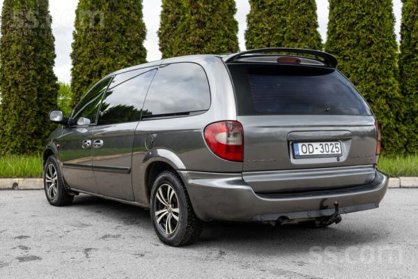 Grey Chrysler Grand Voyager 2007 in Jelgava, with an engine capacity of 2.80 L and mileage of 390 thousand km for 2600 €, photo 4 on AUTOMOTO.COM.LV