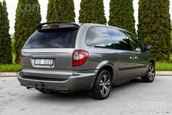 Grey Chrysler Grand Voyager 2007 in Jelgava, with an engine capacity of 2.80 L and mileage of 390 thousand km for 2600 €, photo 6 on AUTOMOTO.COM.LV