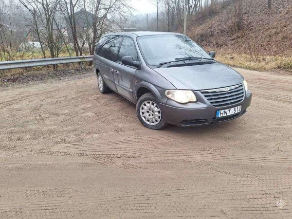 Pelēks Chrysler Grand Voyager 2007 Viļņa, ar dzinēja tilpumu 2.80 L un nobraukumu 290 tūkst. km par 800 €, foto 2 vietnē AUTOMOTO.COM.LV