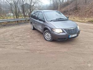 Pelēks Chrysler Grand Voyager 2007 Viļņa, ar dzinēja tilpumu 2.80 L un nobraukumu 290 tūkst. km par 800 €, foto 2 vietnē AUTOMOTO.COM.LV