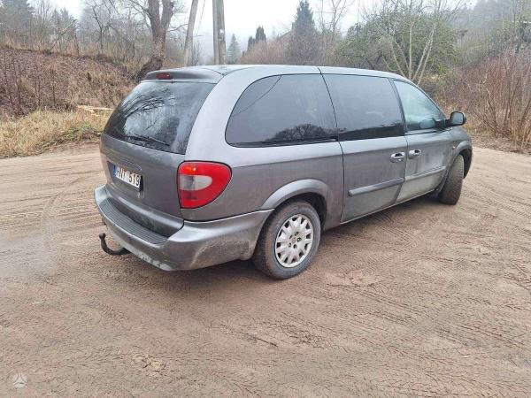 Pelēks Chrysler Grand Voyager 2007 Viļņa, ar dzinēja tilpumu 2.80 L un nobraukumu 290 tūkst. km par 800 €, foto 3 vietnē AUTOMOTO.COM.LV