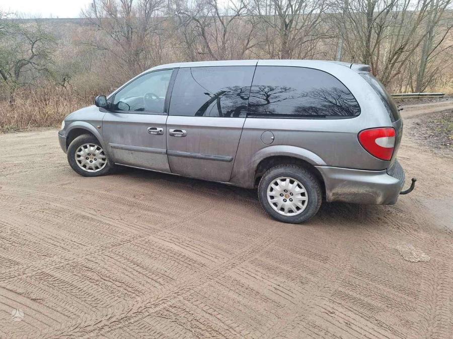 Pelēks Chrysler Grand Voyager 2007 Viļņa, ar dzinēja tilpumu 2.80 L un nobraukumu 290 tūkst. km par 800 €, foto 5 vietnē AUTOMOTO.COM.LV