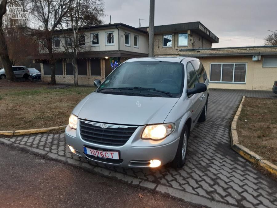 Pelēks Chrysler Grand Voyager 2007 Kauņa, ar dzinēja tilpumu 2.80 L un nobraukumu 300 tūkst. km par 950 €, foto 4 vietnē AUTOMOTO.COM.LV