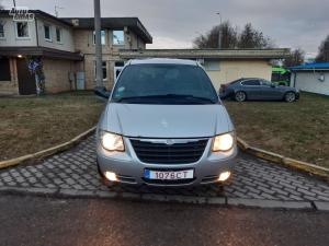 Pelēks Chrysler Grand Voyager 2007 Kauņa, ar dzinēja tilpumu 2.80 L un nobraukumu 300 tūkst. km par 950 €, foto 5 vietnē AUTOMOTO.COM.LV
