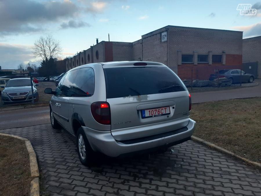 Pelēks Chrysler Grand Voyager 2007 Kauņa, ar dzinēja tilpumu 2.80 L un nobraukumu 300 tūkst. km par 950 €, foto 12 vietnē AUTOMOTO.COM.LV