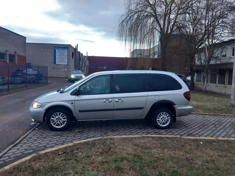 Pelēks Chrysler Grand Voyager 2007 Kauņa, ar dzinēja tilpumu 2.80 L un nobraukumu 300 tūkst. km par 950 €, foto 15 vietnē AUTOMOTO.COM.LV