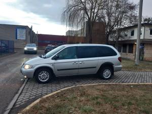 Pelēks Chrysler Grand Voyager 2007 Kauņa, ar dzinēja tilpumu 2.80 L un nobraukumu 300 tūkst. km par 950 €, foto 16 vietnē AUTOMOTO.COM.LV
