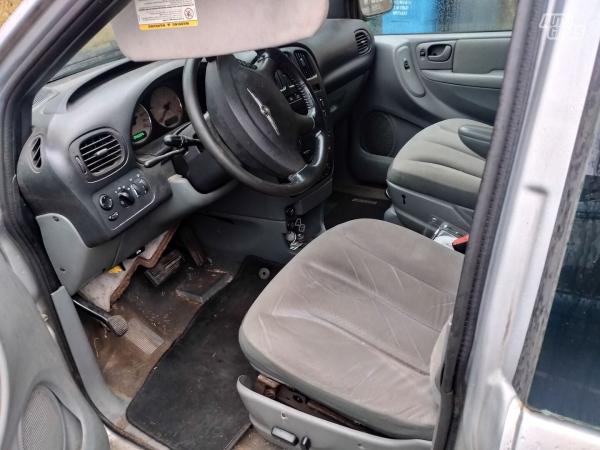 Grey Chrysler Grand Voyager 2007 in Vilnius, with an engine capacity of 2.80 L and mileage of 380 thousand km for 750 €, photo 4 on AUTOMOTO.COM.LV