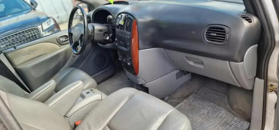 Grey Chrysler Grand Voyager 2007 in Valmiera, with an engine capacity of 2.80 L and mileage of 257 thousand km for 1650 €, photo 10 on AUTOMOTO.COM.LV