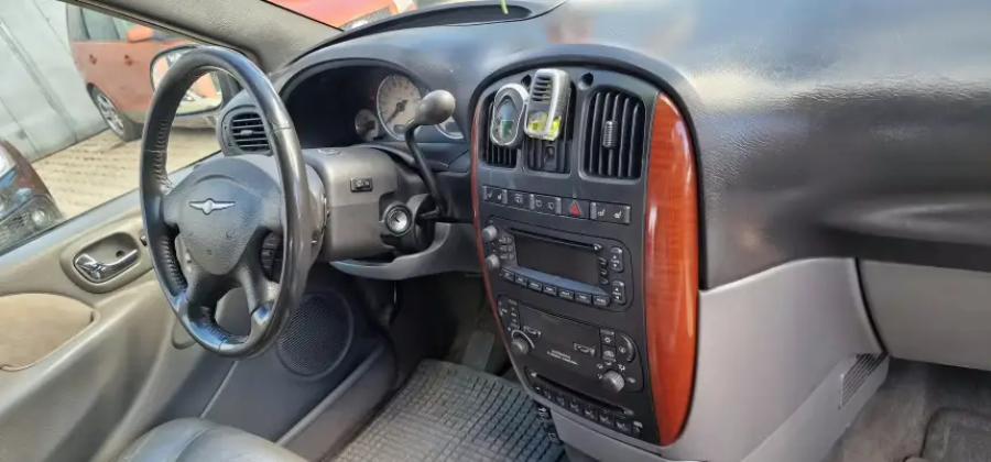 Grey Chrysler Grand Voyager 2007 in Valmiera, with an engine capacity of 2.80 L and mileage of 257 thousand km for 1650 €, photo 11 on AUTOMOTO.COM.LV