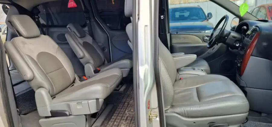 Grey Chrysler Grand Voyager 2007 in Valmiera, with an engine capacity of 2.80 L and mileage of 257 thousand km for 1650 €, photo 12 on AUTOMOTO.COM.LV