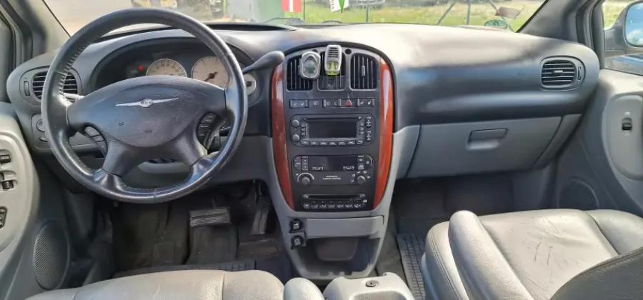 Grey Chrysler Grand Voyager 2007 in Valmiera, with an engine capacity of 2.80 L and mileage of 257 thousand km for 1650 €, photo 14 on AUTOMOTO.COM.LV