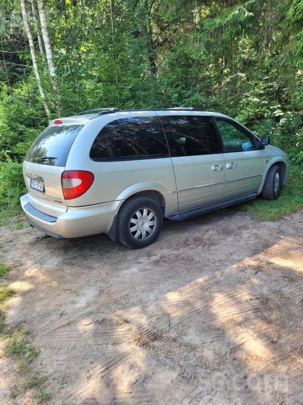 Pelēks Chrysler Grand Voyager 2007 Rīga, ar dzinēja tilpumu 2.80 L un nobraukumu 203 tūkst. km par 1200 €, foto 3 vietnē AUTOMOTO.COM.LV