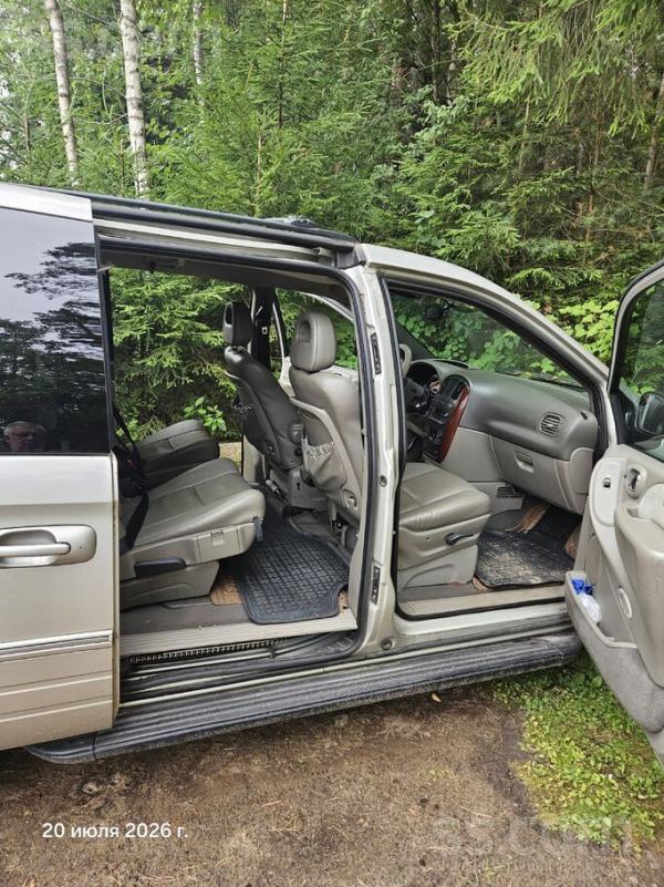 Pelēks Chrysler Grand Voyager 2007 Rīga, ar dzinēja tilpumu 2.80 L un nobraukumu 203 tūkst. km par 1200 €, foto 5 vietnē AUTOMOTO.COM.LV