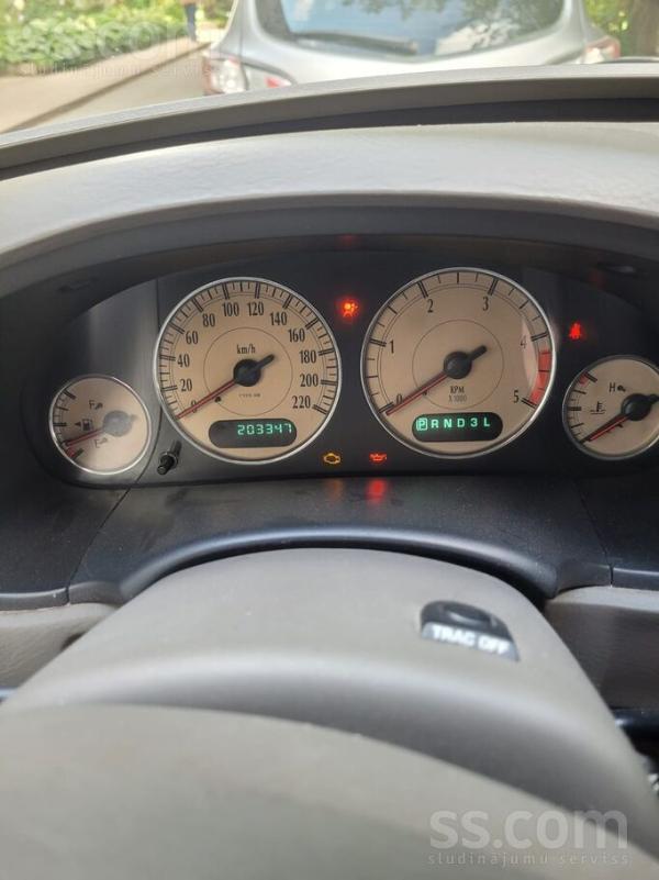 Pelēks Chrysler Grand Voyager 2007 Rīga, ar dzinēja tilpumu 2.80 L un nobraukumu 203 tūkst. km par 1200 €, foto 9 vietnē AUTOMOTO.COM.LV