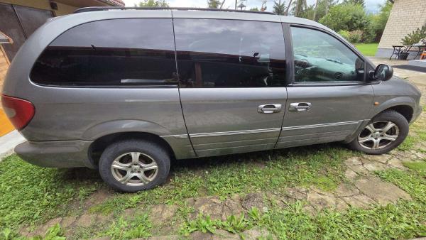 Grey Chrysler Grand Voyager 2007 in Kaunas, with an engine capacity of 2.80 L and mileage of 309 thousand km for 800 €, photo 1 on AUTOMOTO.COM.LV